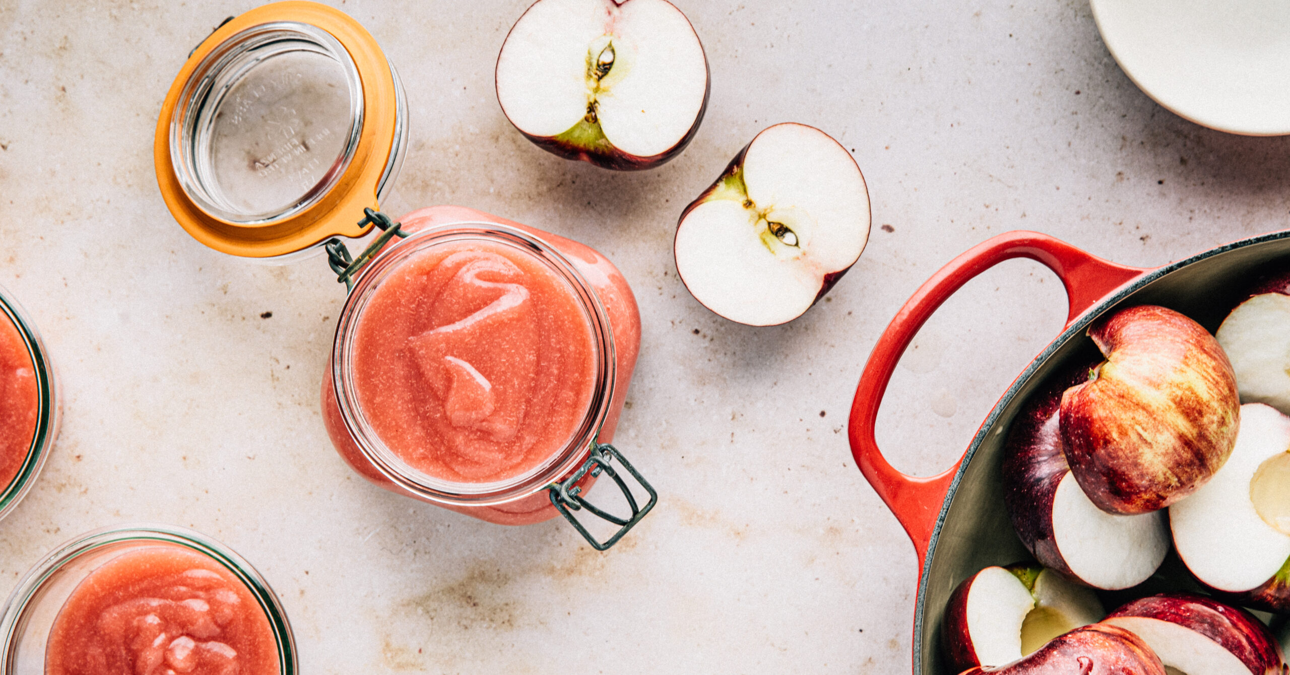 COMPOTE DE POMMES ROSE - Science et Fourchette